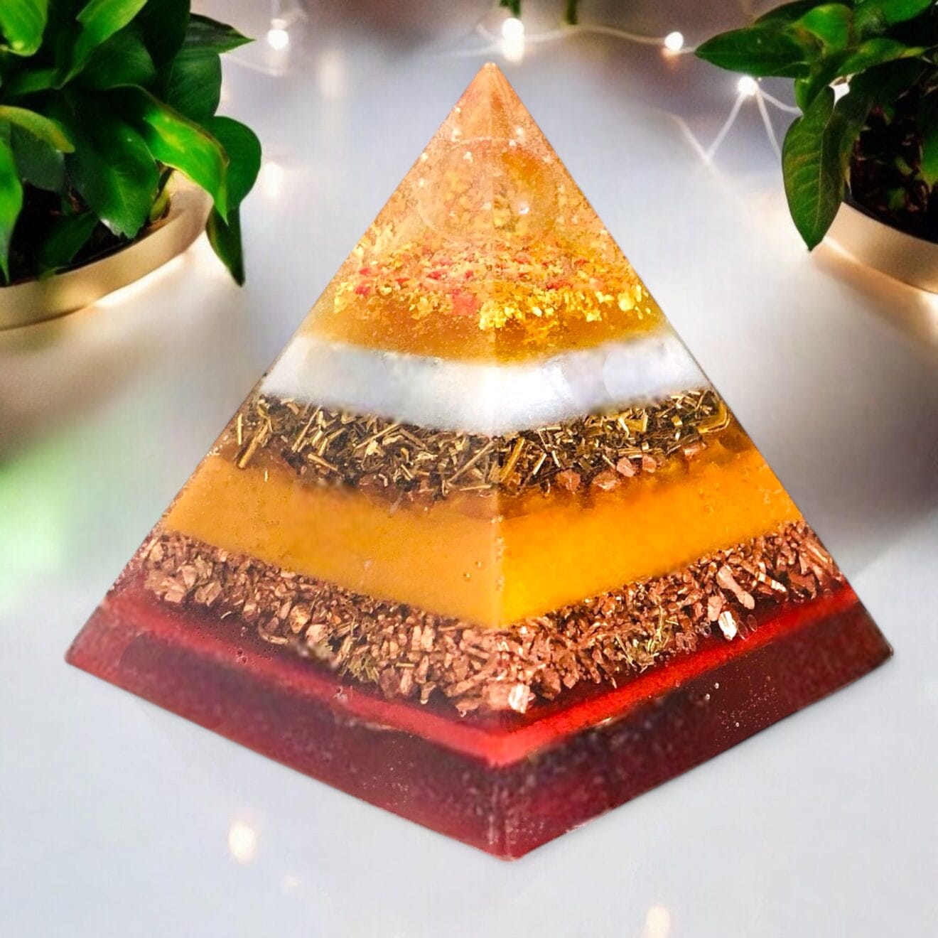 Orgonite piramide Golden healer met Tensor ring